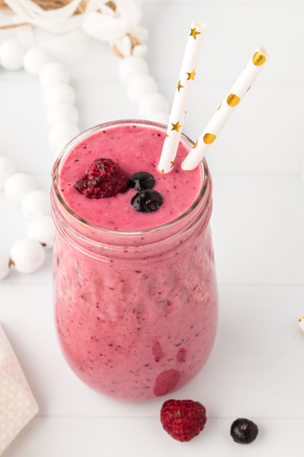 Banana Berry Smoothie - Love Bakes Good Cakes
