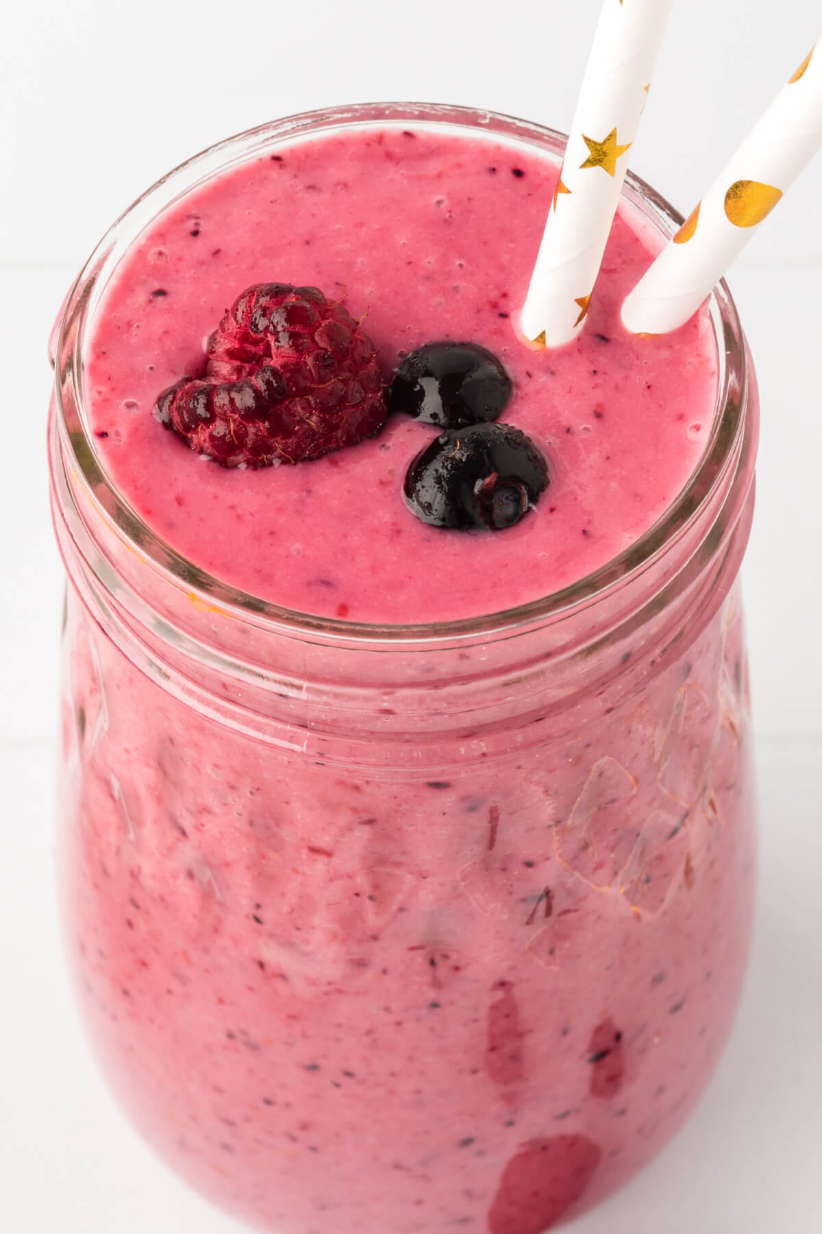 Banana Berry Smoothie - Love Bakes Good Cakes