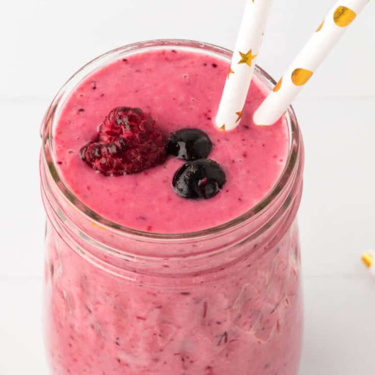Banana Berry Smoothie - Love Bakes Good Cakes