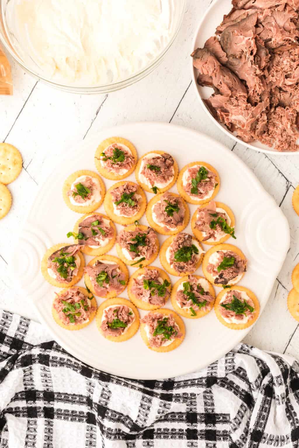 Roast Beef with Horseradish Cream Cheese Snack Crackers - Love Bakes ...