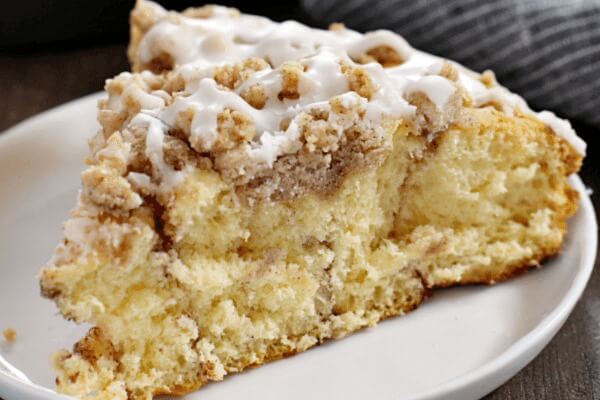Cinnamon Roll Crumb Cake - Love Bakes Good Cakes