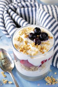 Fruit and Yogurt Breakfast Parfait - Love Bakes Good Cakes