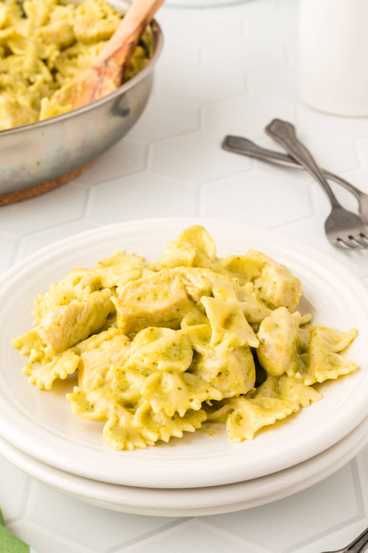 Creamy Chicken Pesto Pasta - Love Bakes Good Cakes