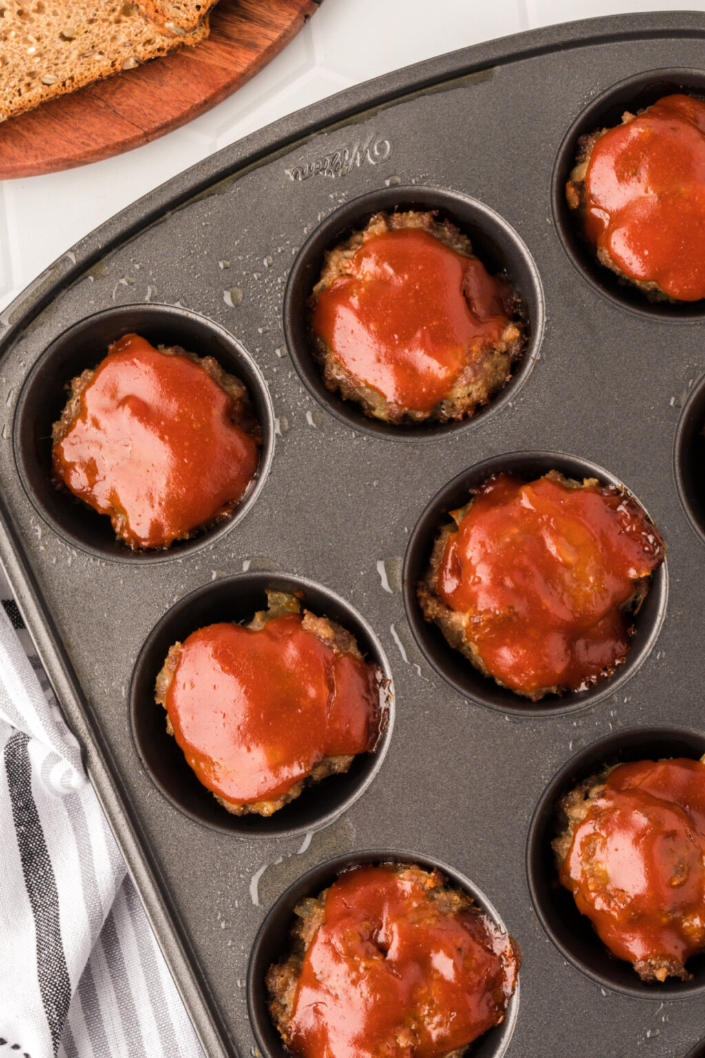 Meatloaf Muffins - Love Bakes Good Cakes