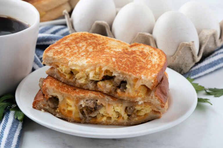 Breakfast Grilled Cheese - Love Bakes Good Cakes