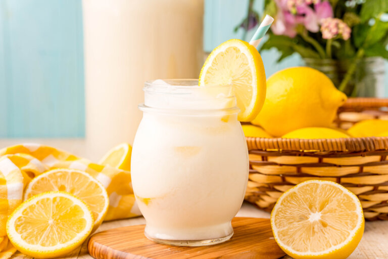 Creamy Lemonade - Love Bakes Good Cakes