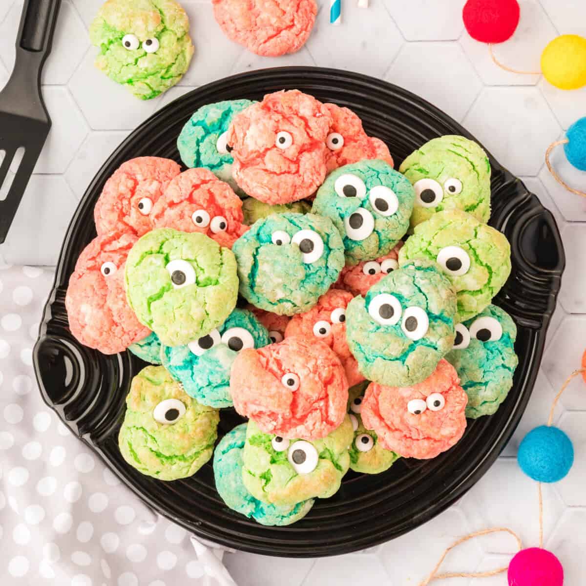 Monster Eye Cookies - Love Bakes Good Cakes