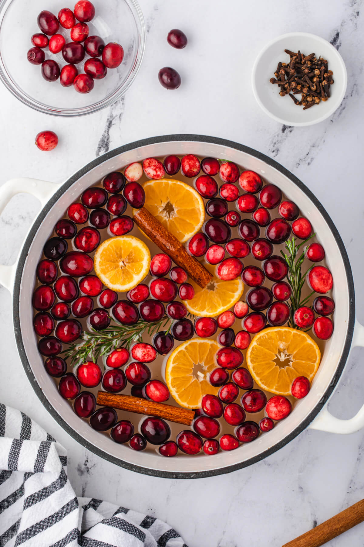 Holiday Potpourri with FREE Printable Gift Tags - Love Bakes Good Cakes