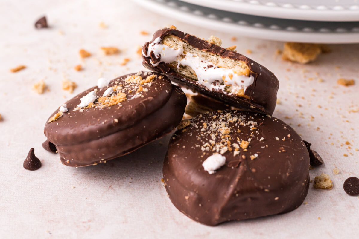 S'mores Cracker Cookies - Love Bakes Good Cakes