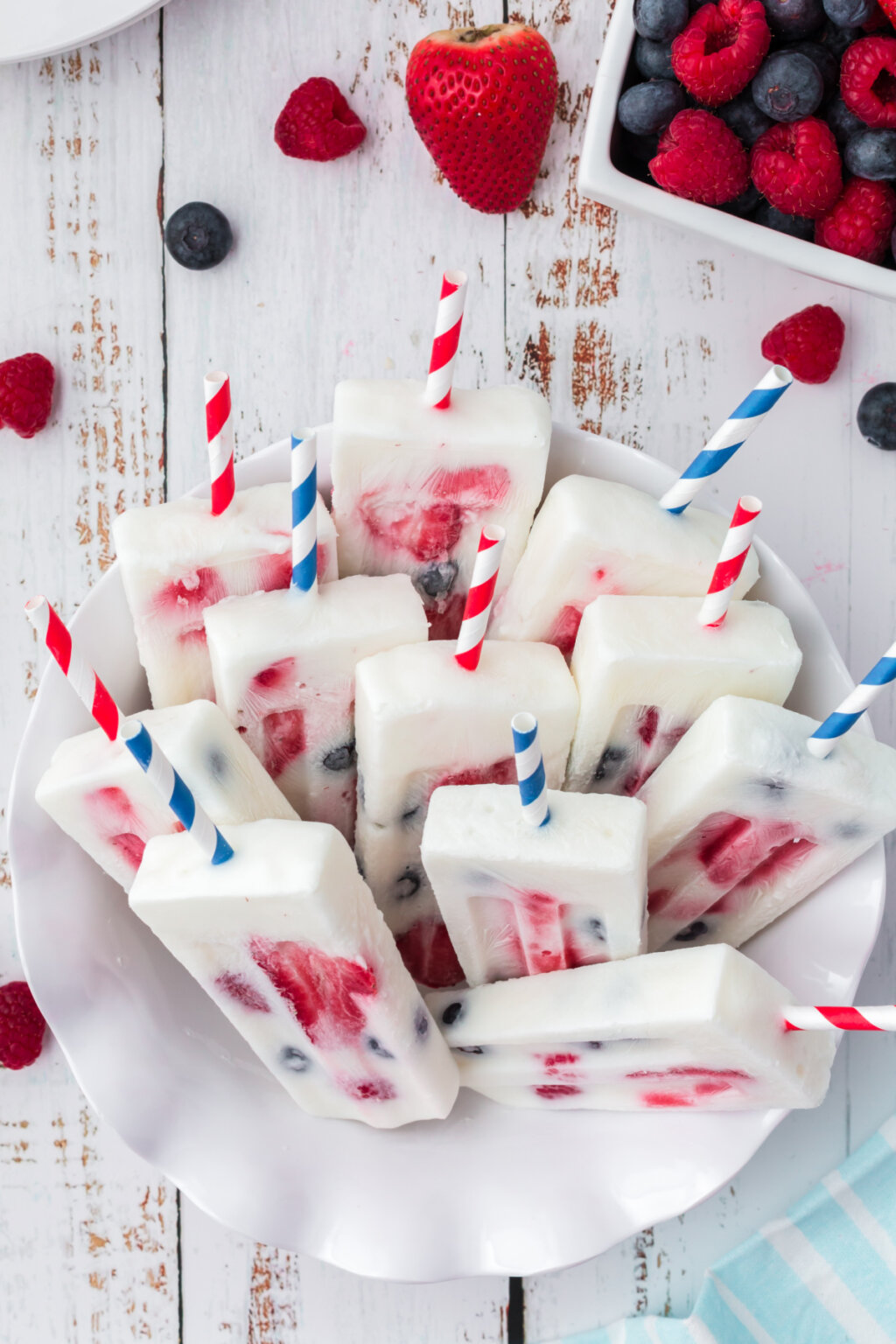 Patriotic Berry Popsicles - Love Bakes Good Cakes