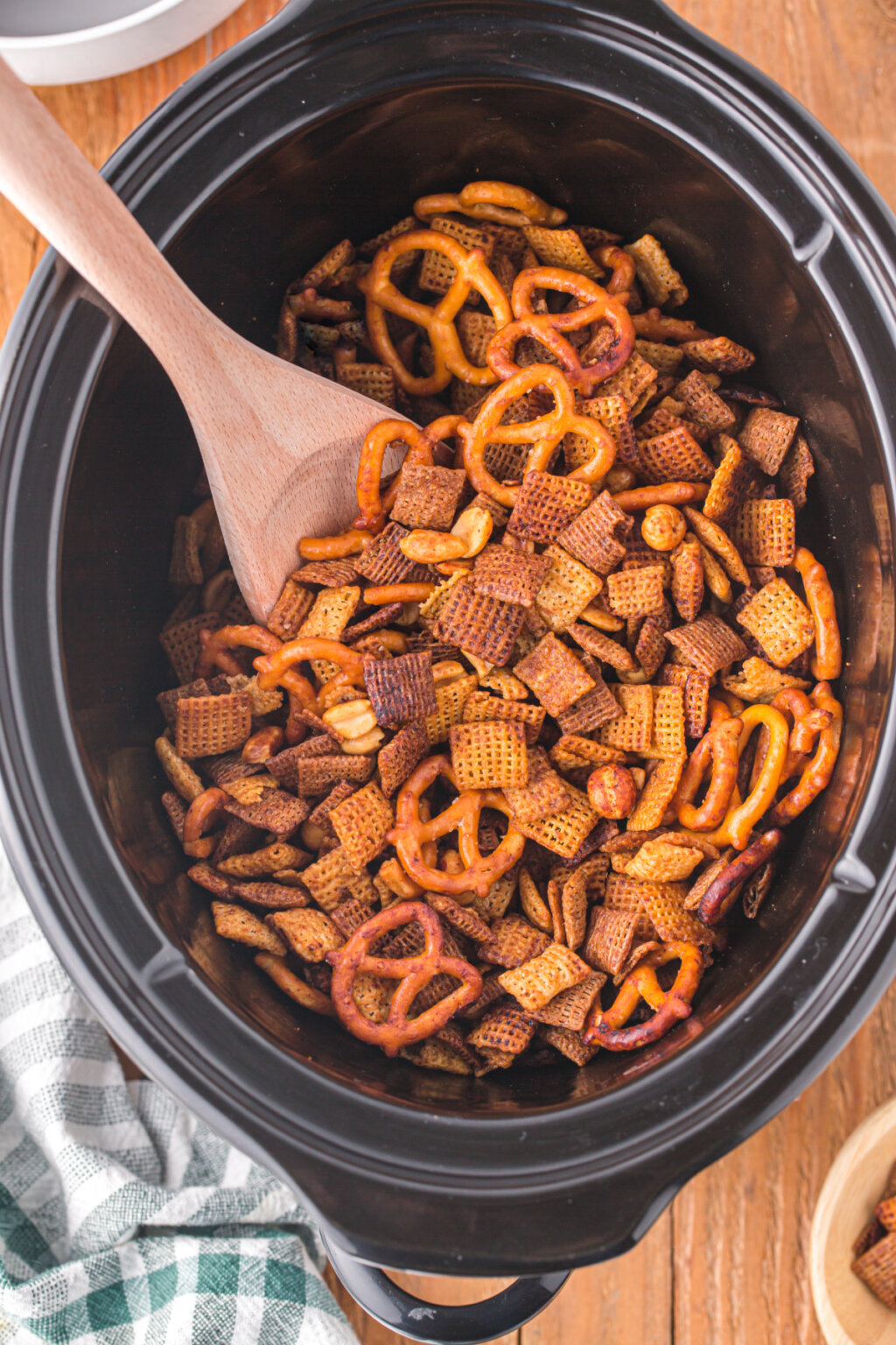 Slow Cooker Chex Mix - Love Bakes Good Cakes