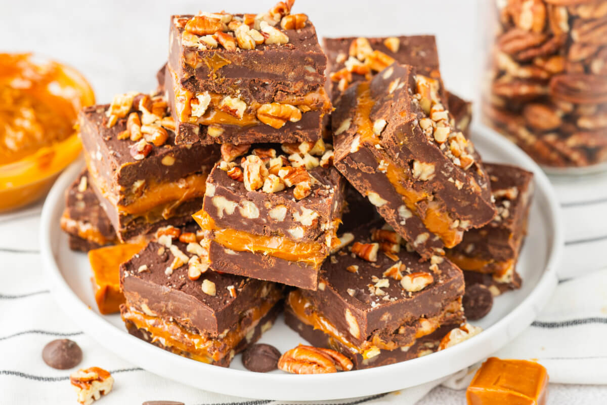 Turtle Fudge - Love Bakes Good Cakes