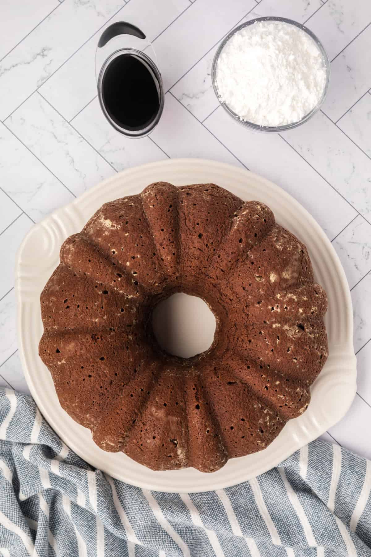 Chocolate Kahlua Bundt Cake - Love Bakes Good Cakes