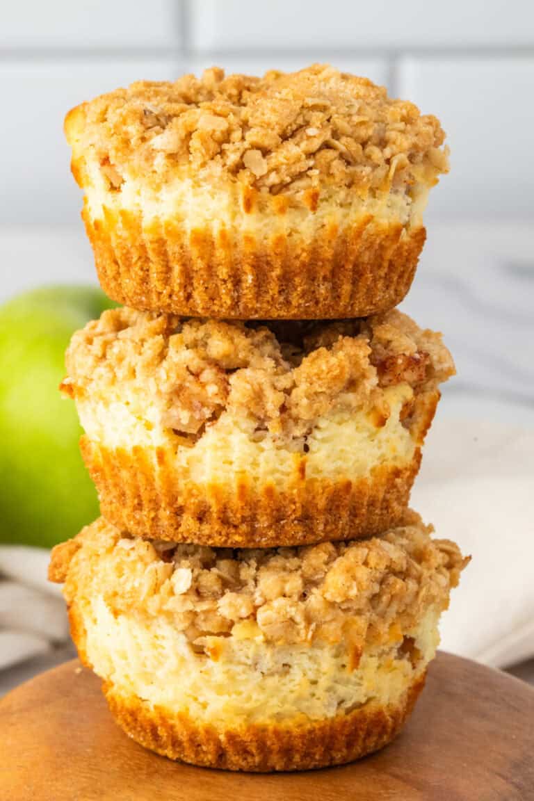 Mini Apple Crumble Cheesecakes - Love Bakes Good Cakes